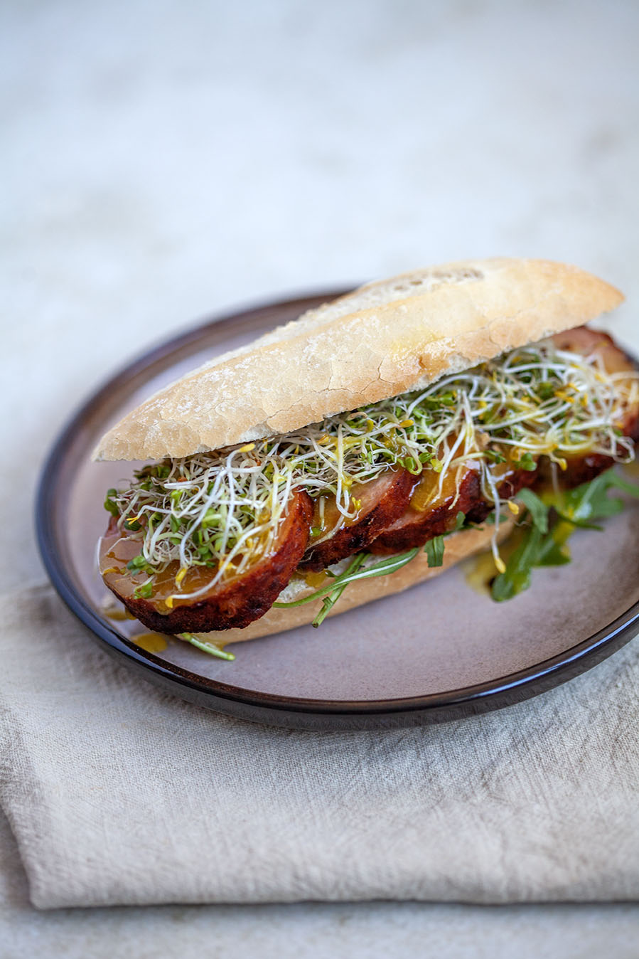 Broodje warme grillworst. – Eten met Danielle