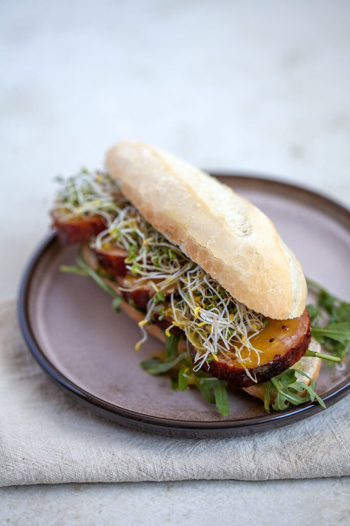 Broodje warme grillworst. – Eten met Danielle